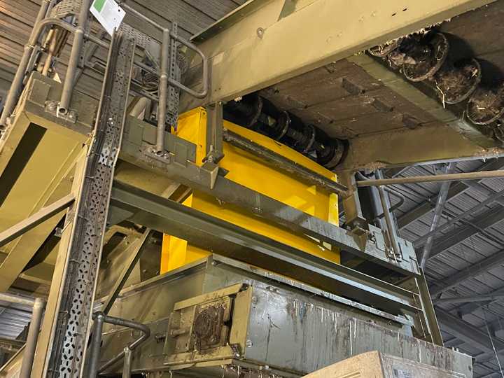 Through-platform chute fabrication | Margo Engineering